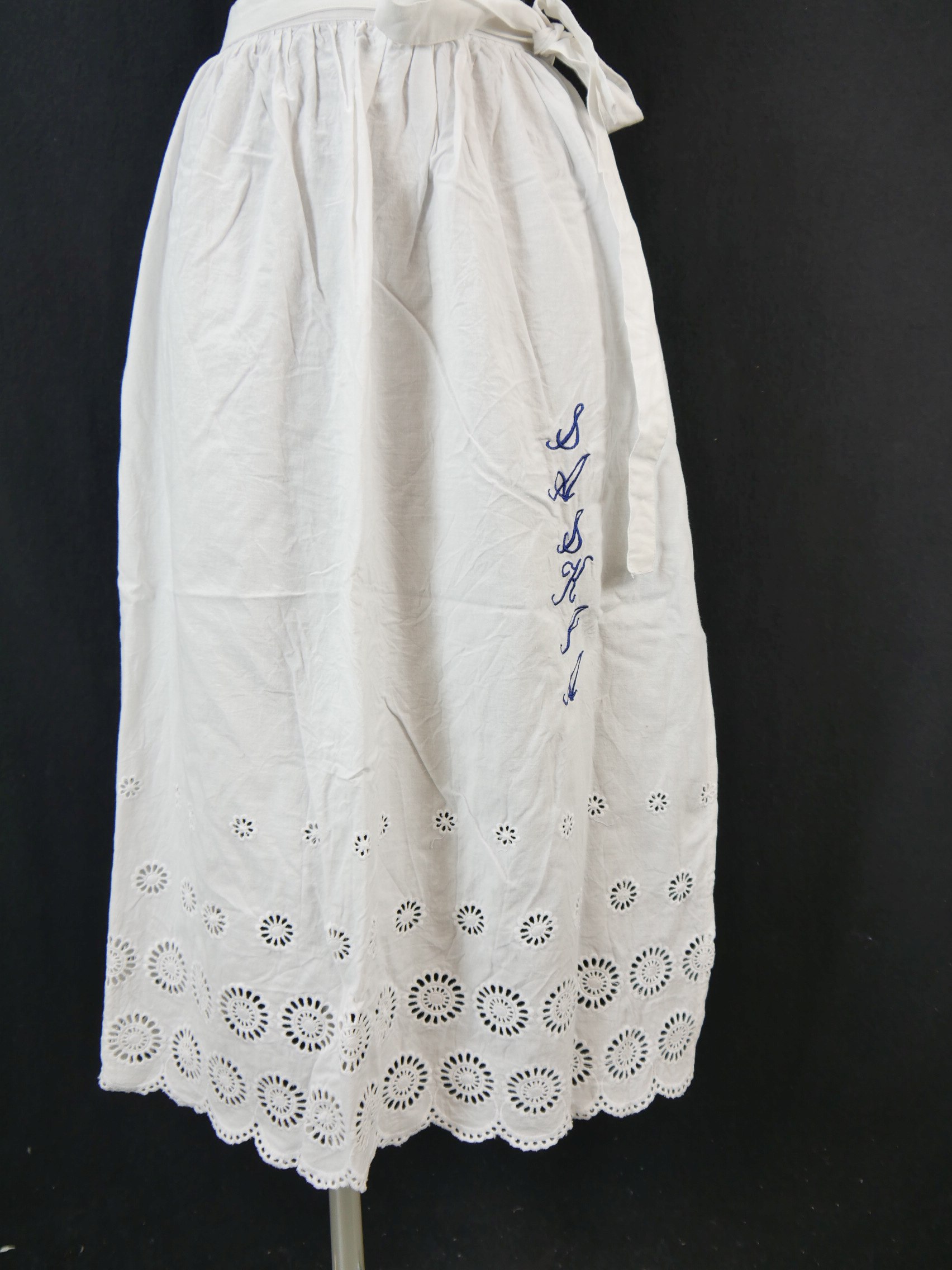 Lange Dirndlschürze weiß Dirndl Schürze Baumwolle mit Stickerei TS2337