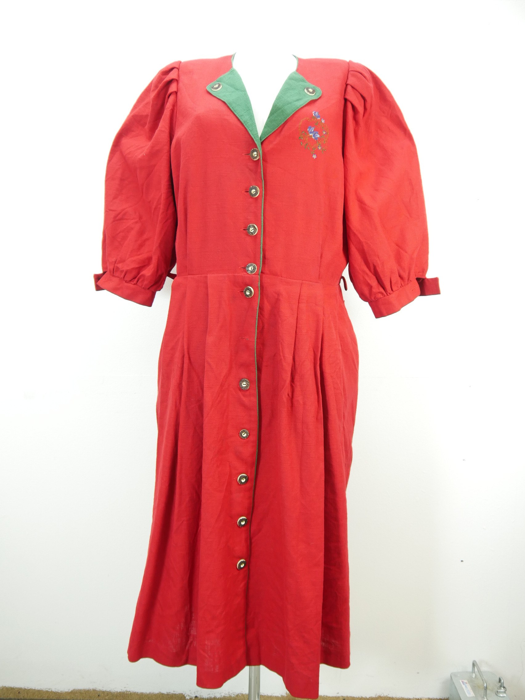 Salzburger Dirndl rot mit Stickerei fesches Landhaus Kleid ...